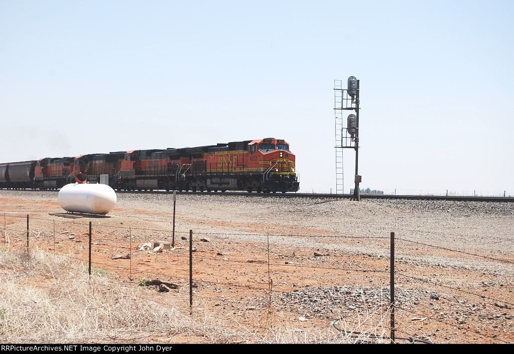 BNSF 4813 racing across New Mexico